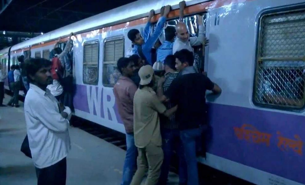 Mumbai Suburban Railway: The Local - Travel India Destinations